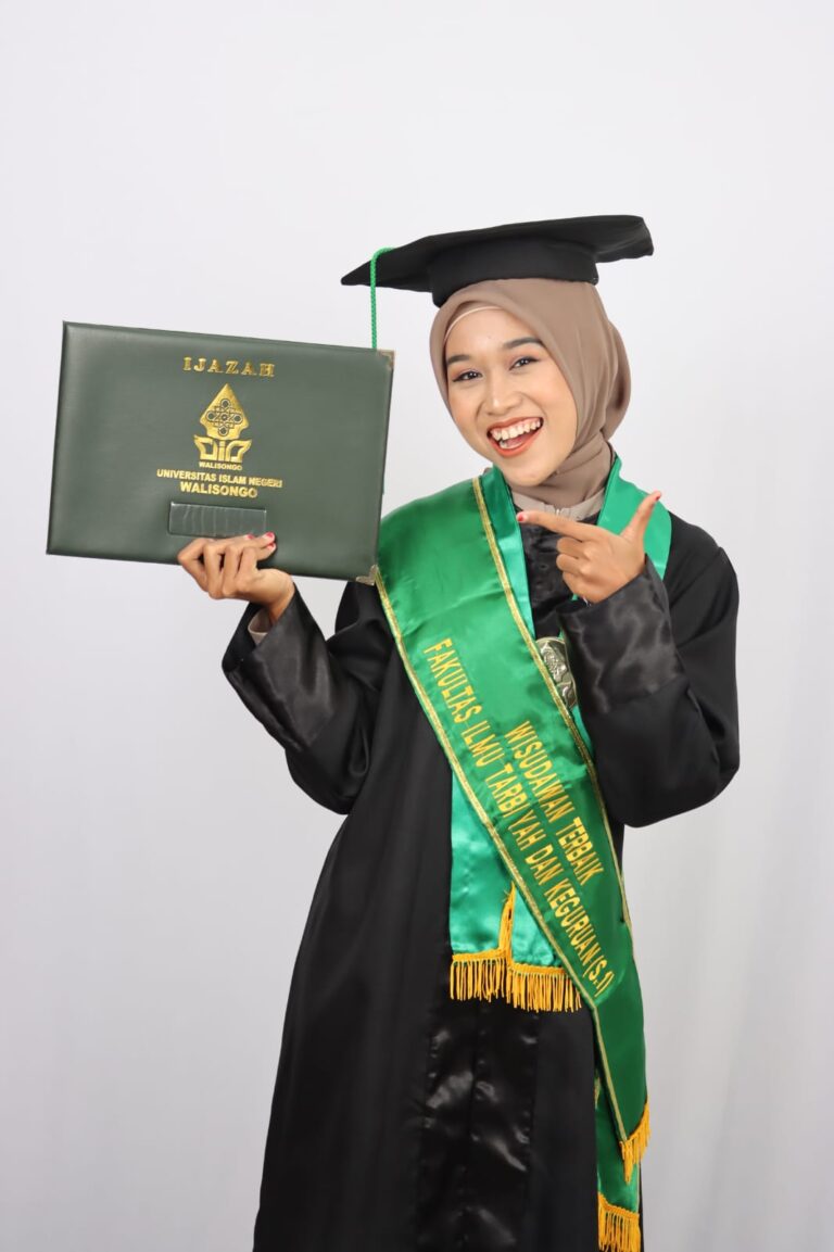 Wahdina Amrina Rosada, Wisudawan Sarjana Terbaik UIN Walisongo Semarang ...